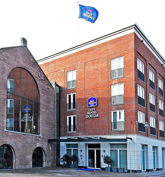 stay the night at swingers club fun4two